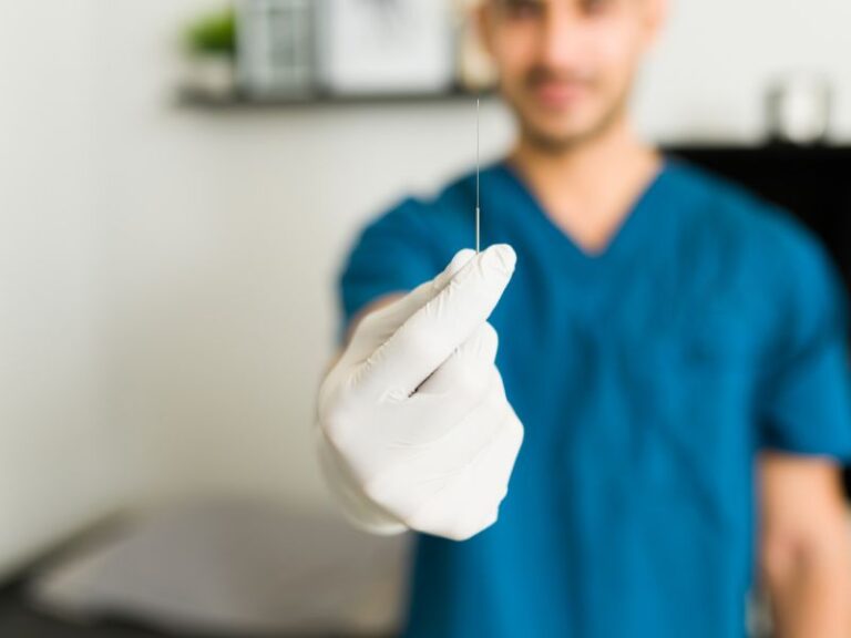 Contractura dorsal: Causas, síntomas, prevención y tratamiento